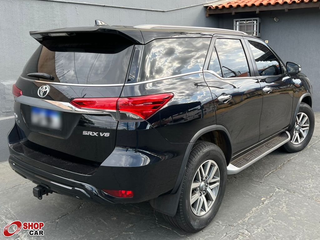 TOYOTA Hilux SW4 Preta 2016 - Campo Grande - 1263307 | SHOPCAR
