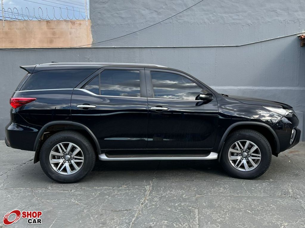 TOYOTA Hilux SW4 Preta 2016 - Campo Grande - 1263307 | SHOPCAR
